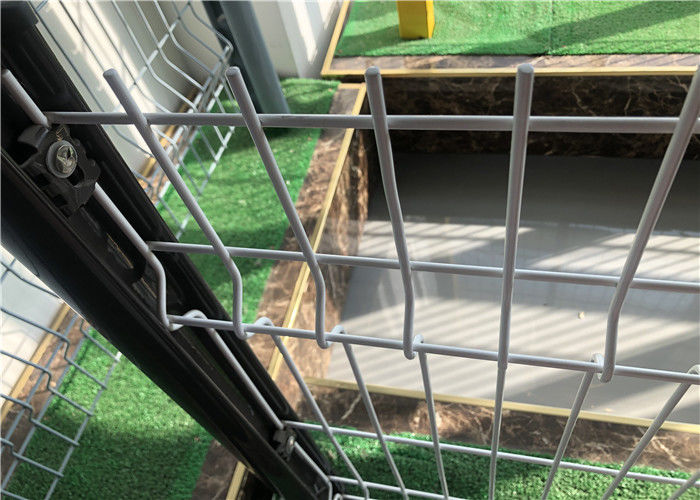 Eco Friendly 3D Bending Triangle Fence Panel For Courtyard Dark White Color