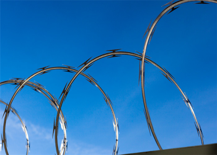 Strong Sharp Razor Barbed Wire Hot Dipped Galvanized Good Deterrent Effects