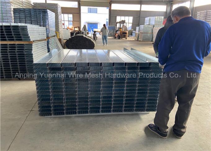 China Anping yuanhai wire mesh products Co., Ltd factory production line